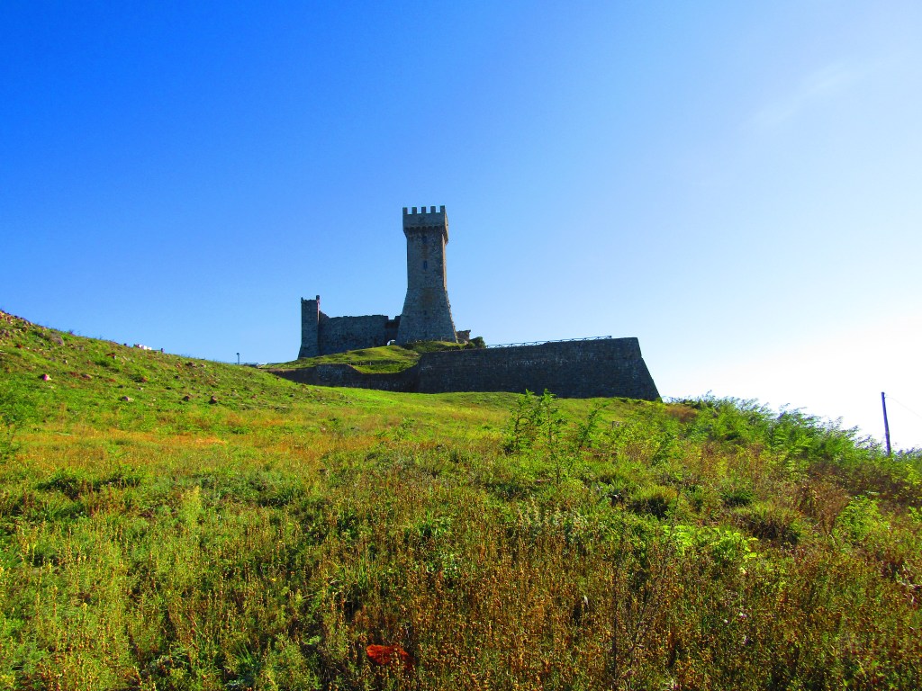 La Rocca di Radicofani e la storia di Ghino di Tacco – VIAGGIARE CON ...